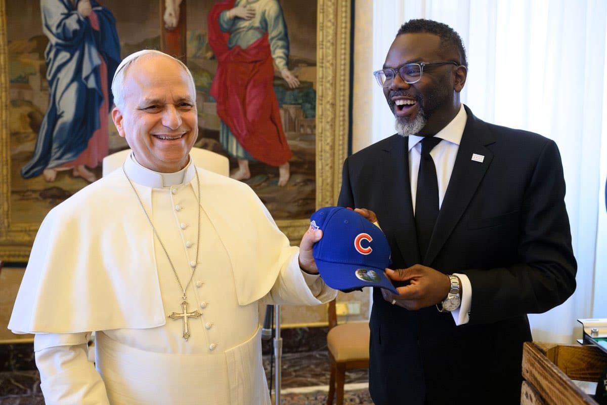 A White Sox pope and a Cubs mayor find common ground in a private ...